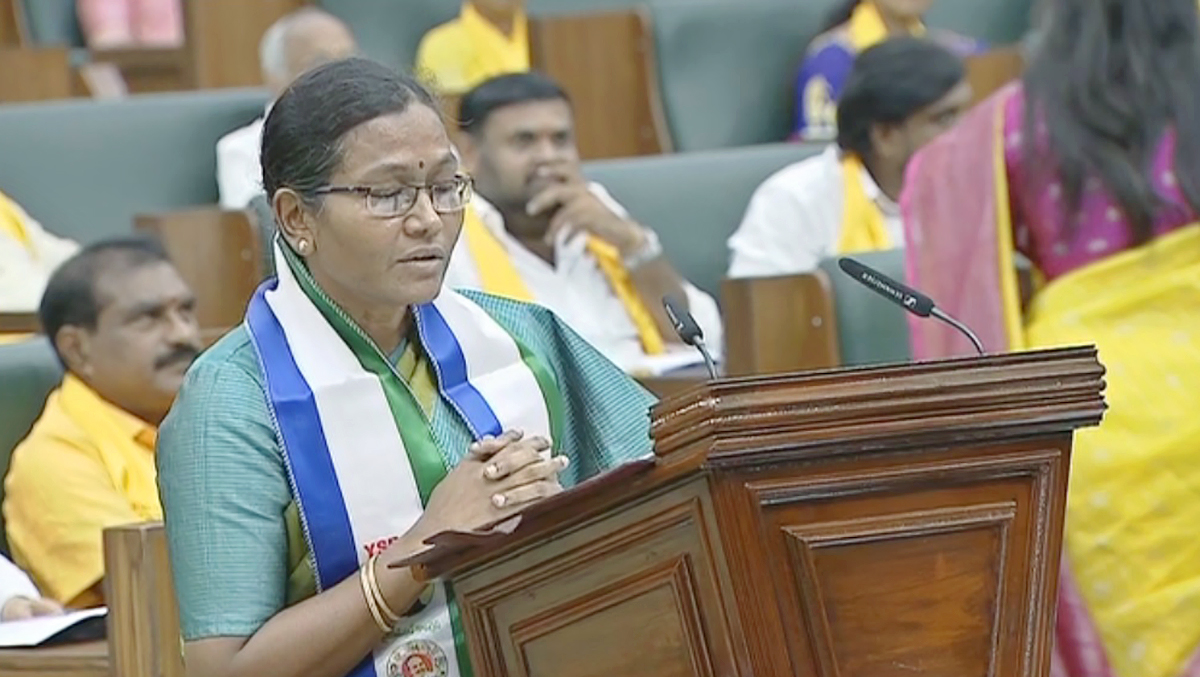 వైఎస్సార్‌సీపీ ఎమ్మెల్యేల ప్రమాణ స్వీకారం.. అసెంబ్లీ ఛాంబర్‌లో జగన్‌తో భేటీ (ఫొటోలు) | YSRCP ...